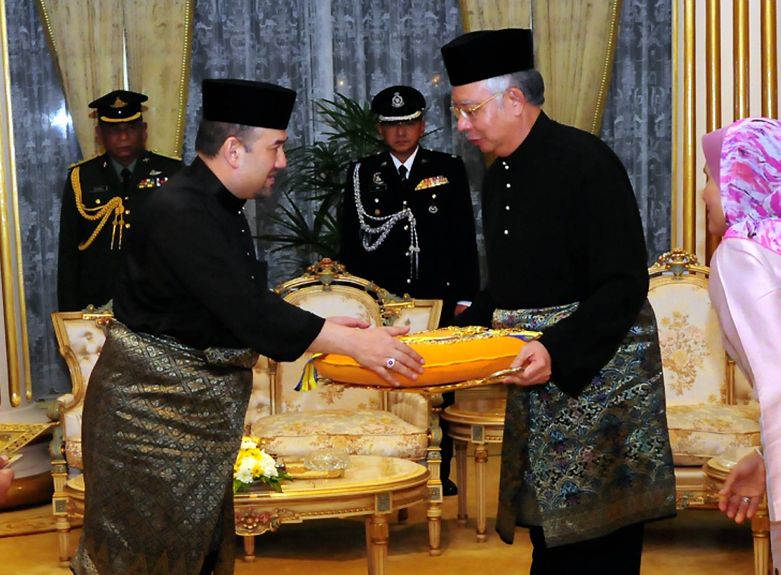 DARJAH UTAMA SERI MAHKOTA NEGARA (D.M.N.)