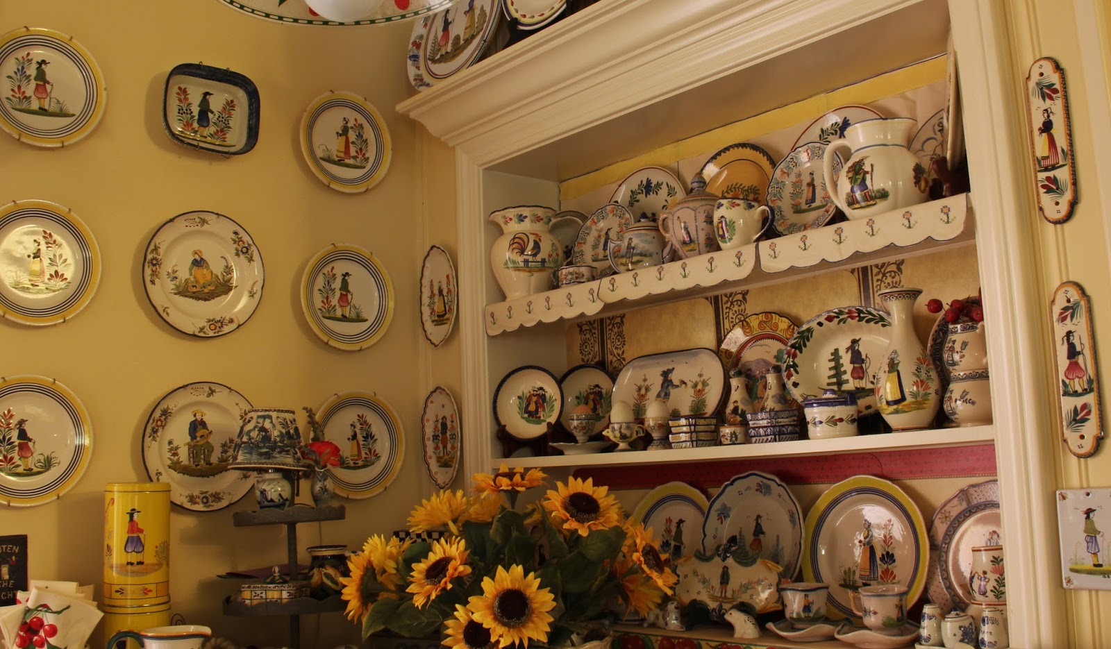 BARGAIN DECORATING WITH LAURIE: DUTCH DECOR PLAYS WITH FRENCH DECOR!