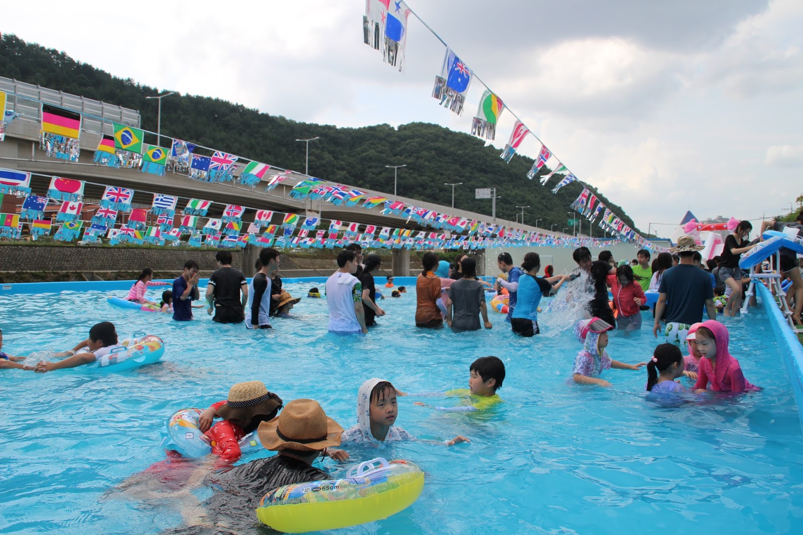 Korea's Outdoor Swimming Pools in Daegu Open to the Public during Summer