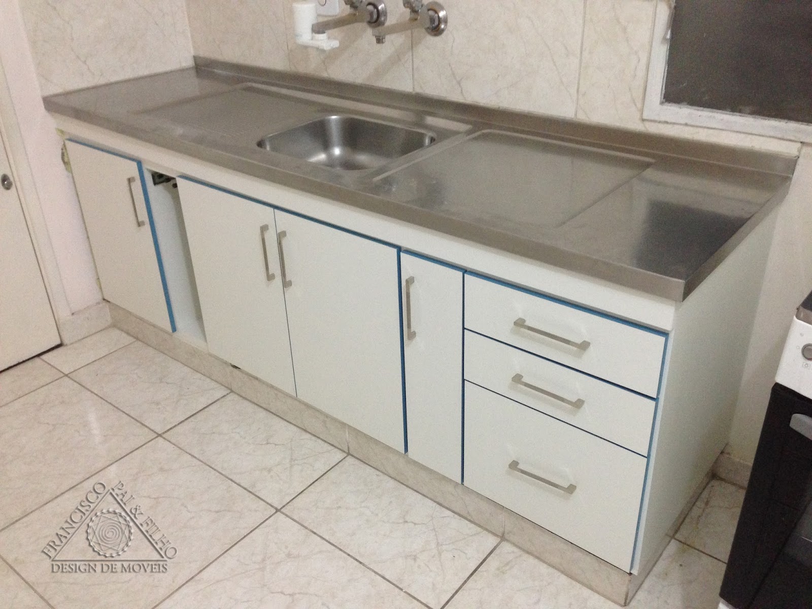 Francisco Pai & Filho: Gabinete de Pia para base de Alvenaria com Detalhes