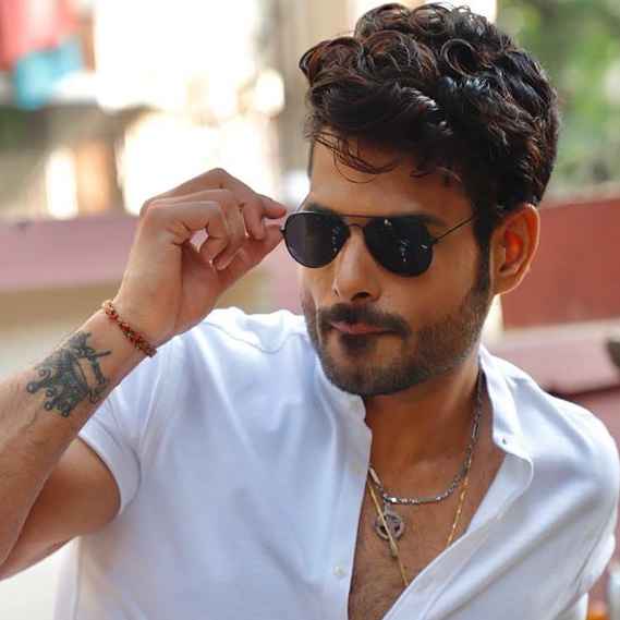 Deepak Chaudhary Wiki, Biography, Age, Girlfriend, Facts, Images and More