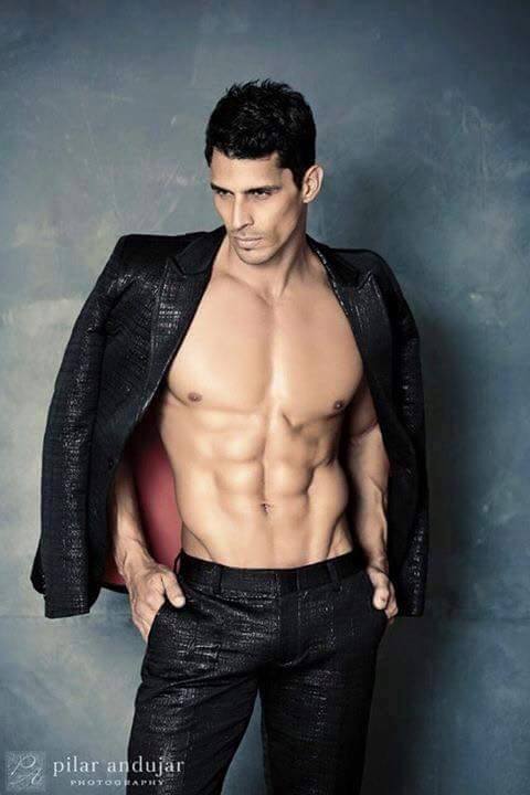 10 pictures that prove Melvin Roman is one of the sexiest men in the ...