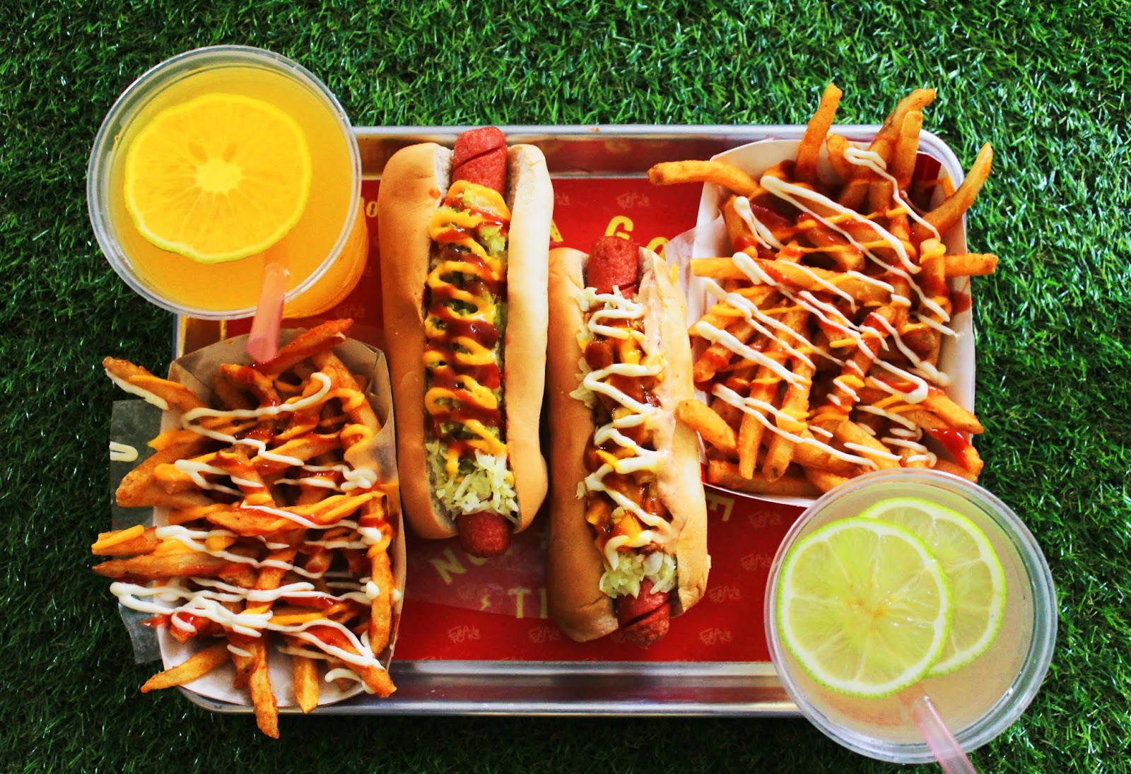 Cabaleando: Freakie Dogs