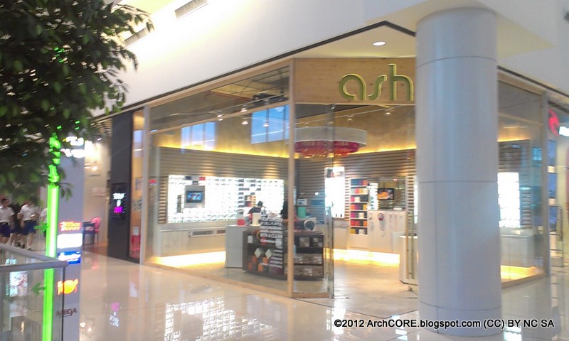 ArchCore: Window Displays at Mega Bangna | Gap Mango Uniqlo