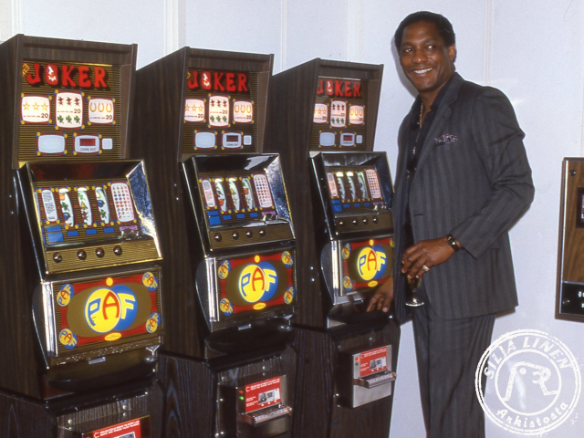 Merellä @ www.valkeatlaivat.net : Sally Line - m/s Sally Albatross