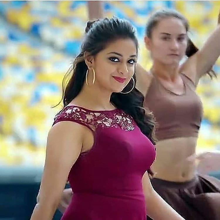Keerthi Suresh Hot Photos: Keerthi Suresh Bold Dazzling Hot Images!