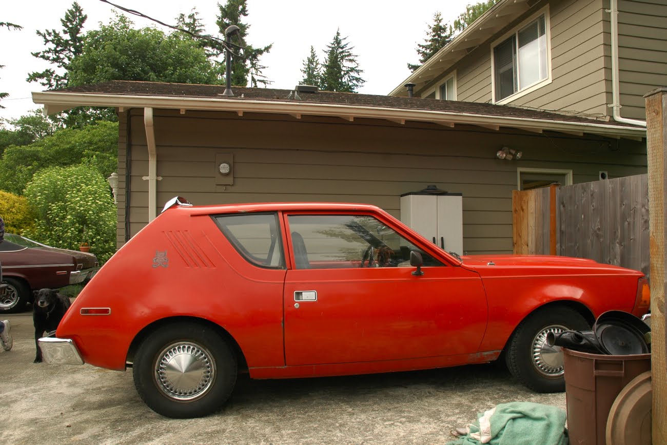 OLD PARKED CARS.: 1976 AMC Gremlin.