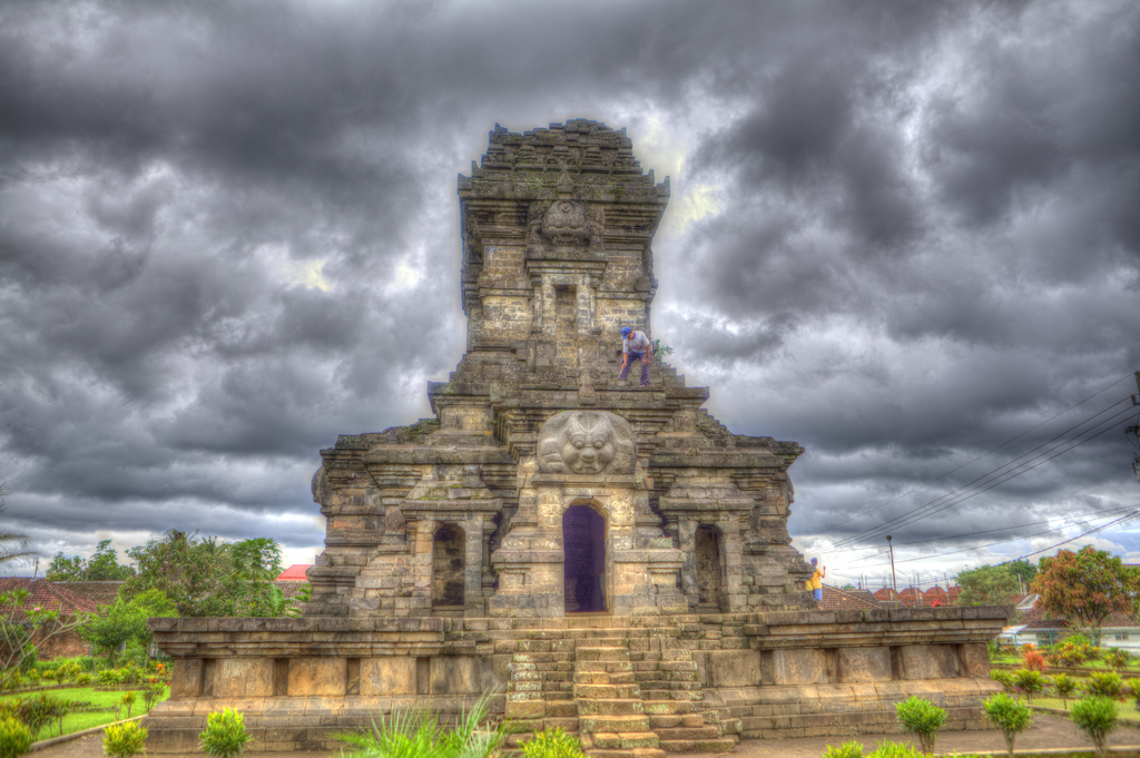 Peninggalan Sejarah: Menengok Sejarah Candi Singosari