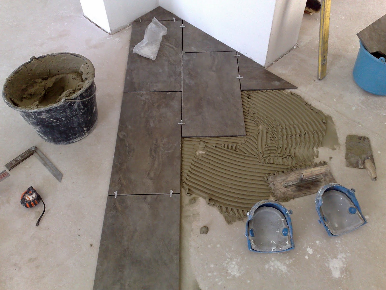 Építsd okosan!: CSEMPE ÉS JÁRÓLAP BURKOLATOK KÉSZÍTÉSE HÁZILAG