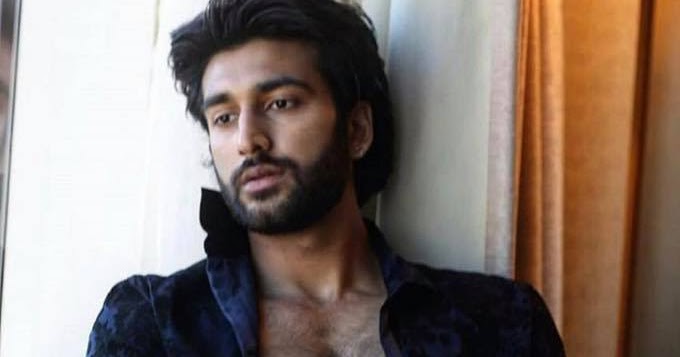 Shirtless Bollywood Men: Hot hot newcomer Meezaan Jaaferi
