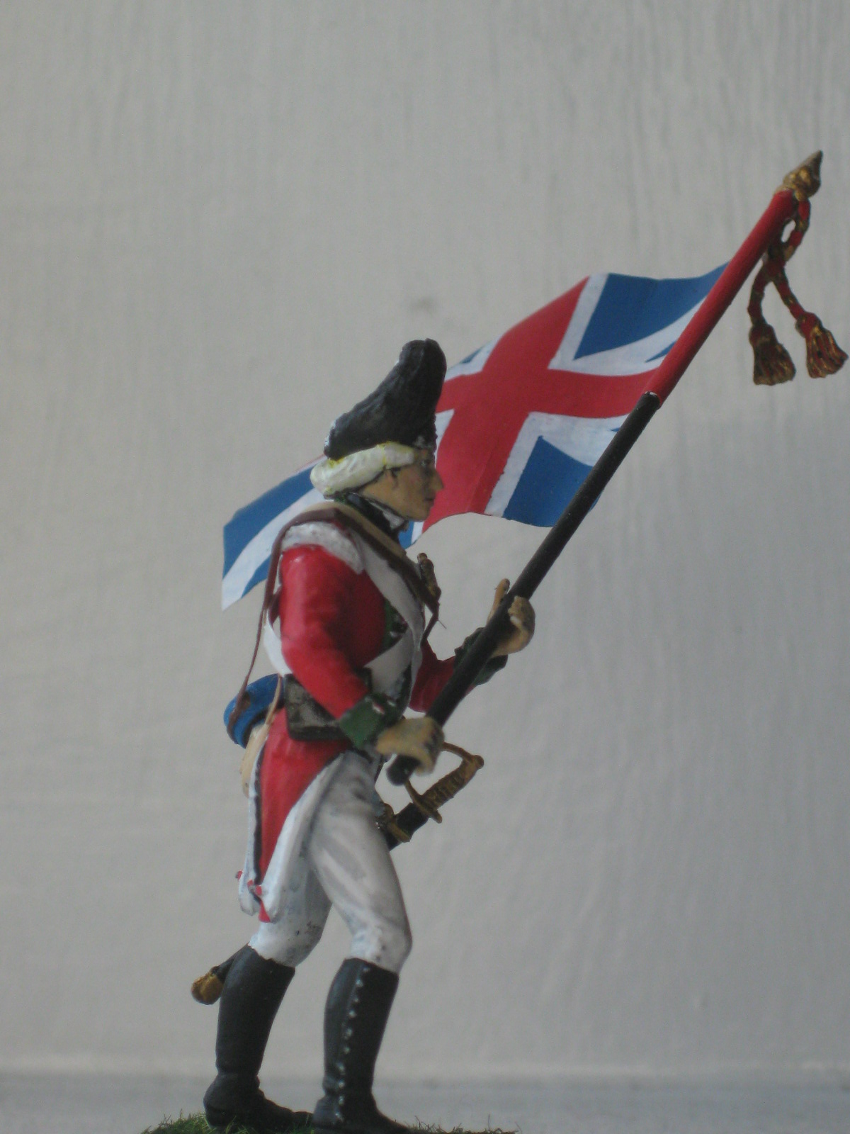Endeavors in Plastic: Grenadier, 5th Regiment of Foot, 1776.