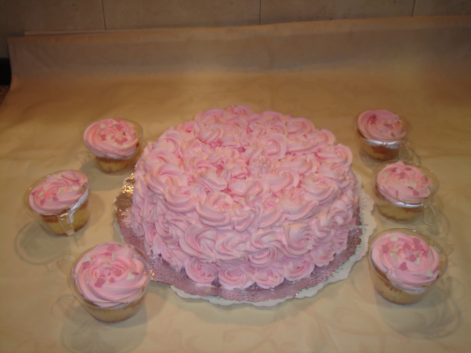 MILPASTELITOS: Tarta de rosas en rosa