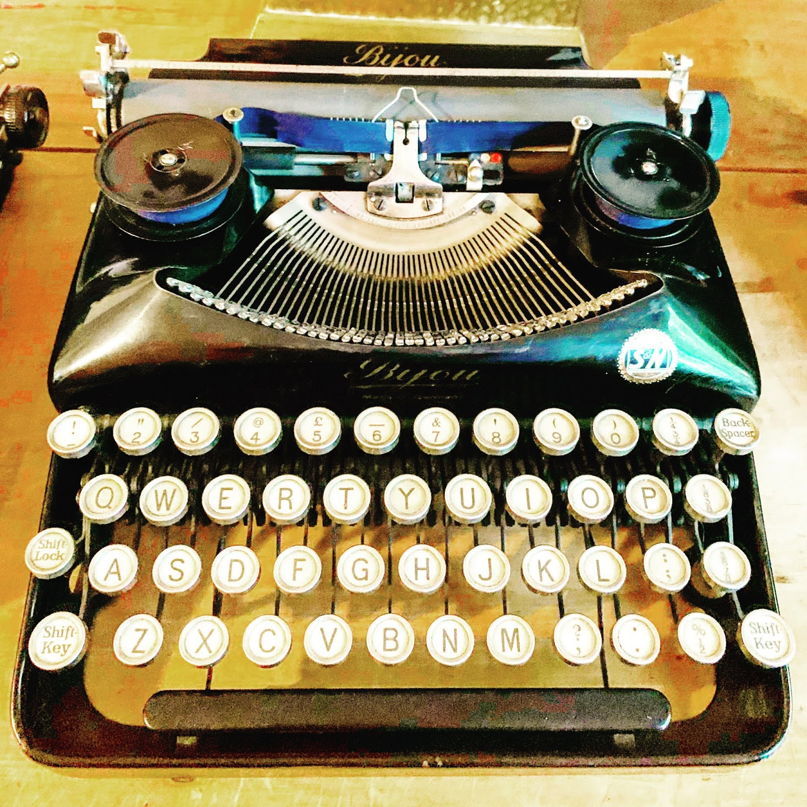 oz.Typewriter: Changing the Feed Rollers on a Bijou (Erika) Model 5 ...