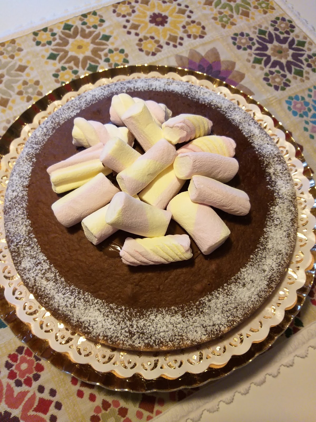 Dolci al cioccolato con codette arcobaleno e marshmallow