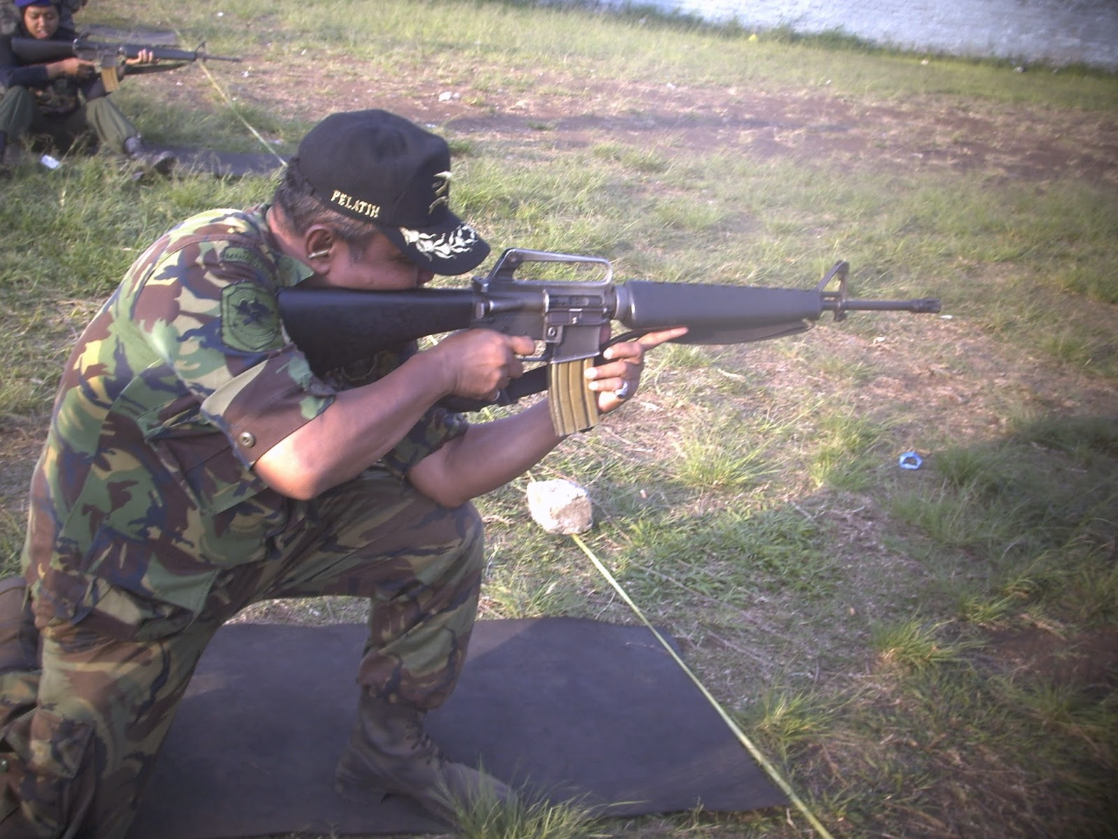 KOMANDO: SNIPER M16 BAWAAN SPOTTER