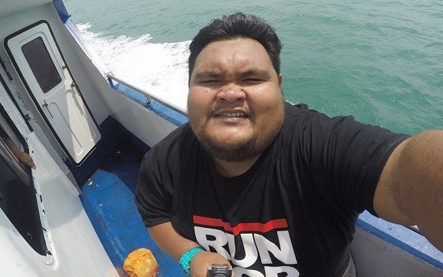 Abam Bocey Difitnah Bercumbu Dengan Awek Cun ~ Blog Hiburan