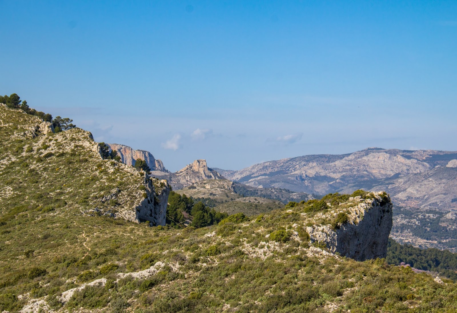 EL MADALLAR, EL PENYÓ ROC Y EL PENYÓ MULERO, DESDE LA FONT DEL PI.
