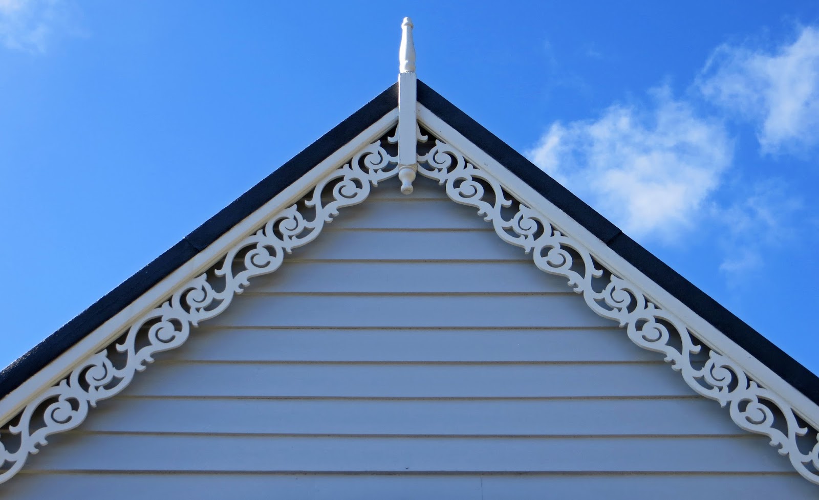 sconzani: Auckland architecture: decorated gable ends