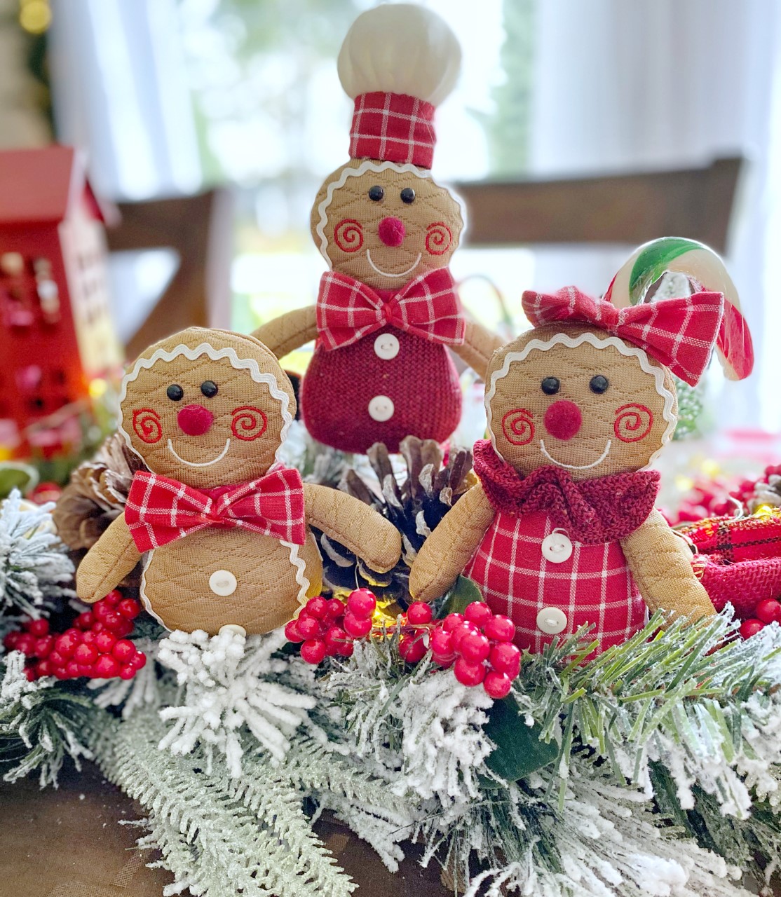 Dining Delight: Gingerbread Themed Christmas Tablescape