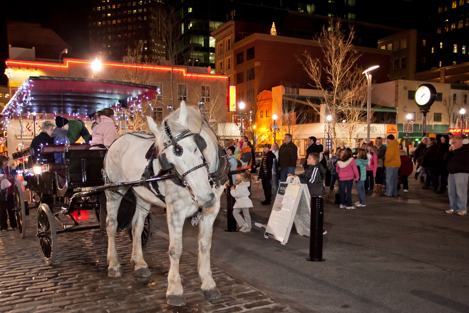 Market Square Pittsburgh: ’Tis the Season in the Square