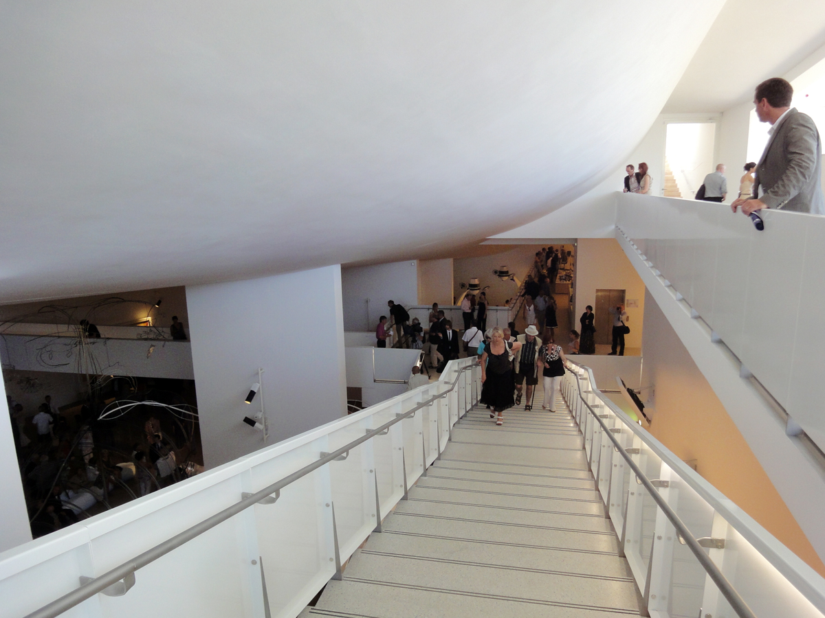 Human's Scribbles: Shell, space, and content