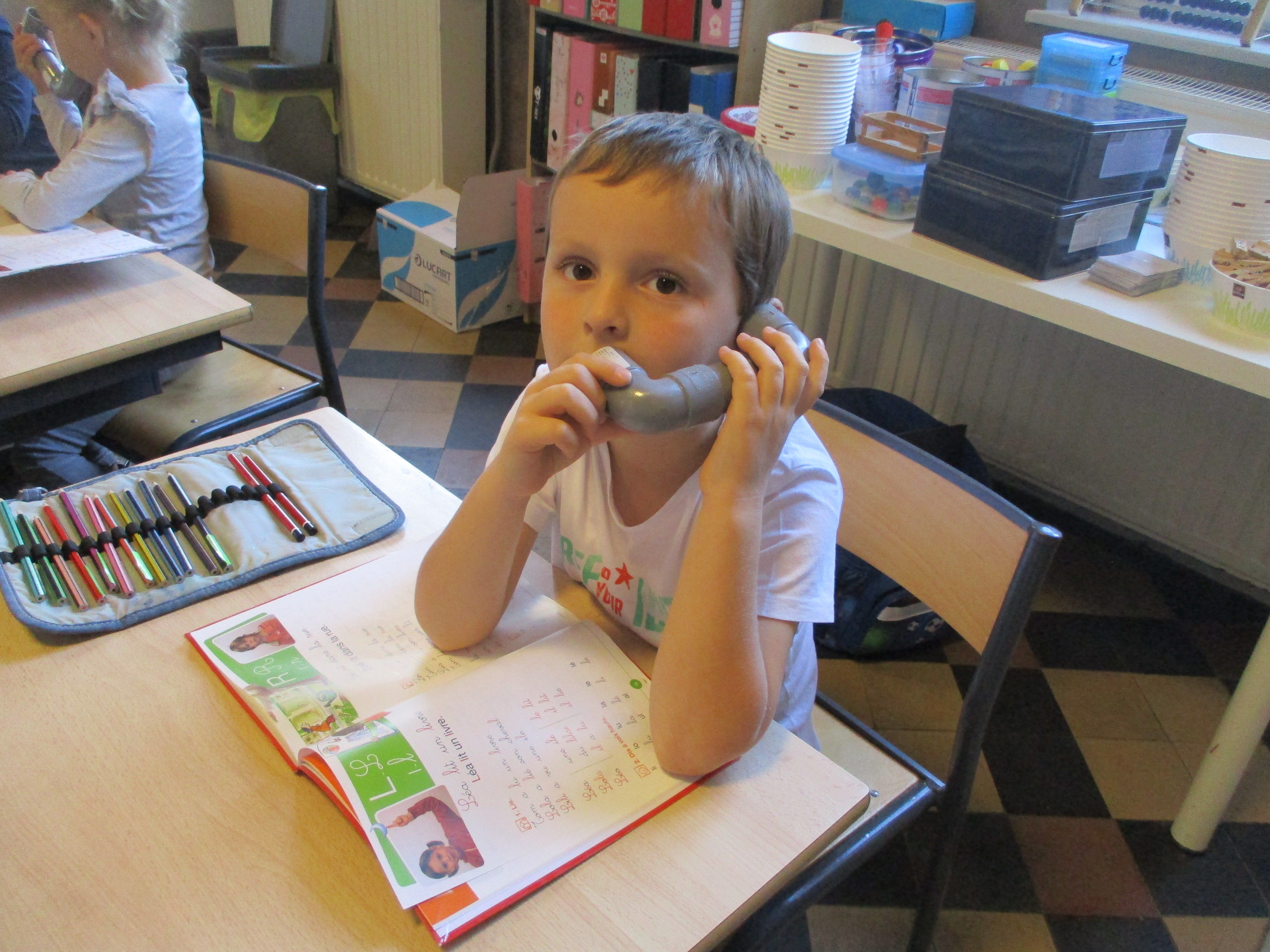 Lecture à l'aide du "toobaloo" - École Saint-Joseph à Wonck - Blog