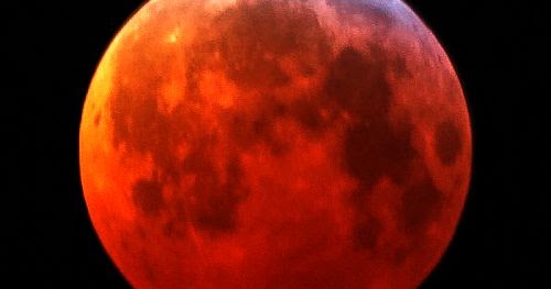 The Blog Where Horror Dwells: I See a Blood Moon Rising
