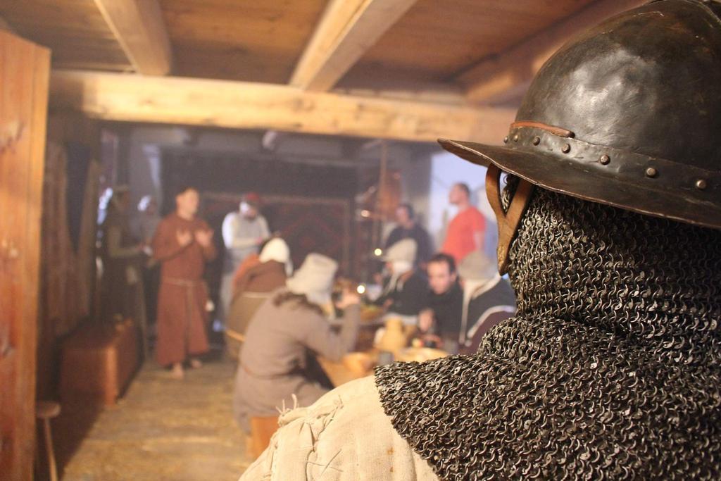 El Rincón de Slorm: CITY BELOW - Chapter 1 "Carousing"