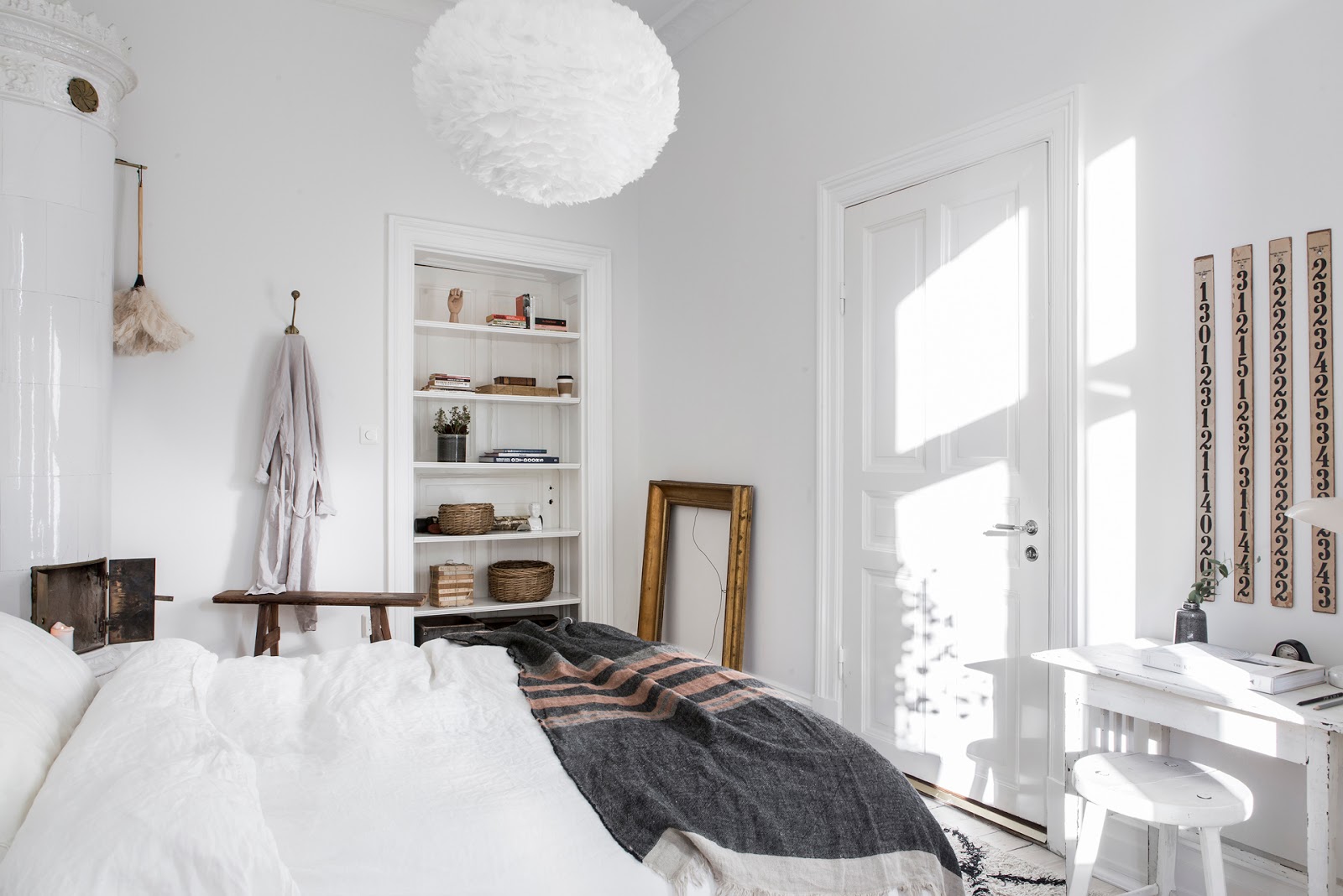 Una camera da letto calda e accogliente • la tazzina blu Una camera da letto calda e accogliente • la tazzina blu