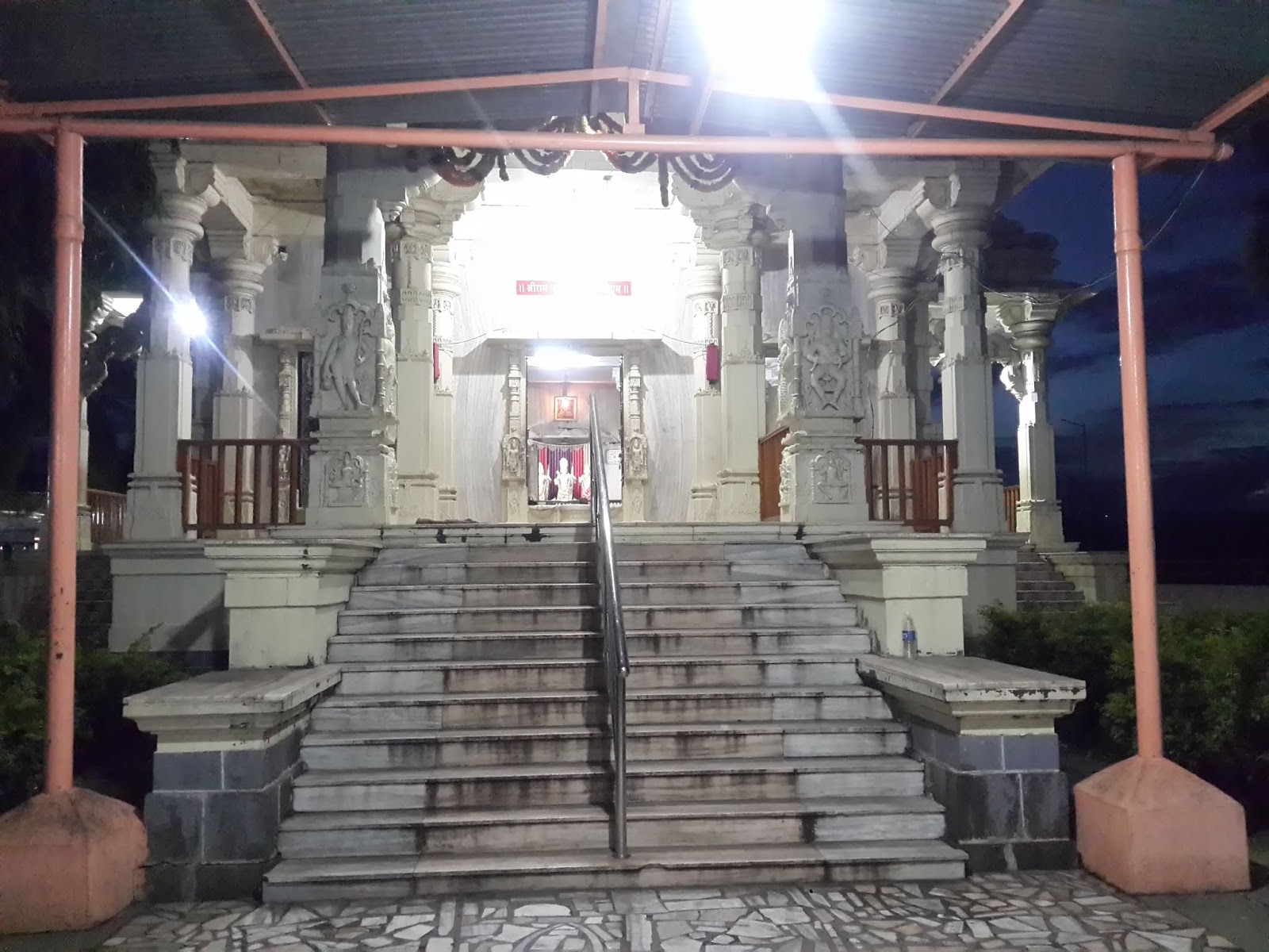 दर्‍यांचा राजा: 11 Maruti Darshan - Ramdas Swami