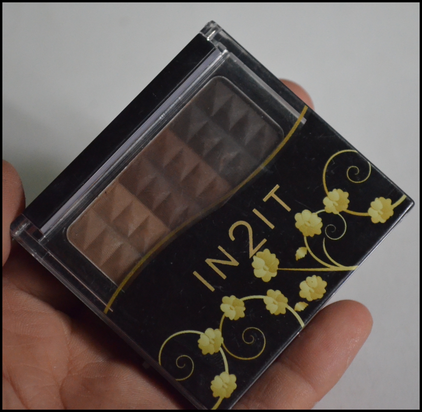 Patrine's Thoughts: Review: In2it Waterproof Eyebrow Powder