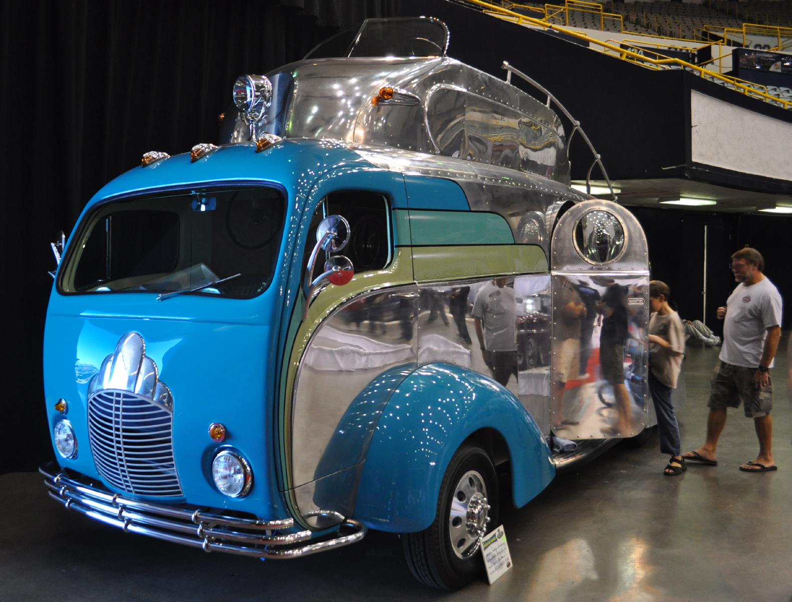 Le camping-car Passe partout: le Decoliner, le camping-car de Flash Gordon