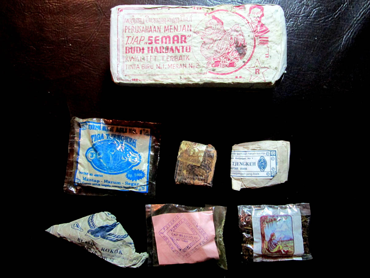 XIAOFENG ANTIK: SET: ROKOK, KERTAS SIGARET DAN BUMBU