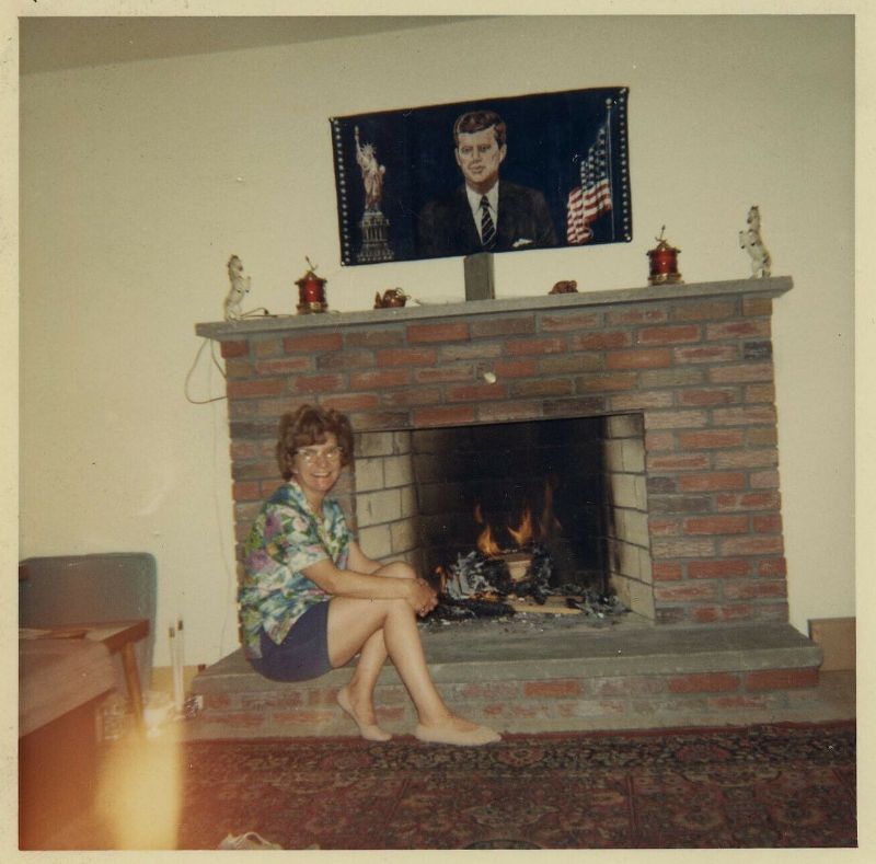 35 Vintage Photos Capture People Posing Next to Fireplaces in the 1950s ...