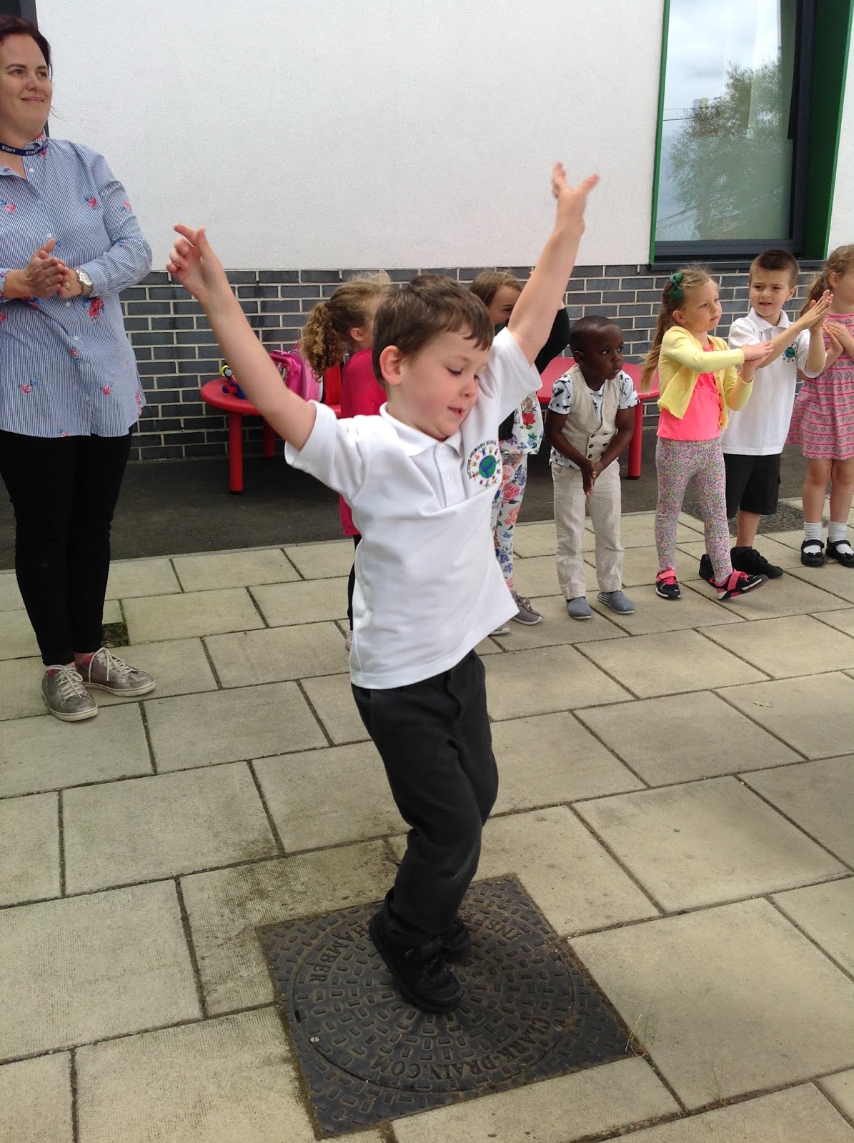 Suttons Primary School: Yellow class - Bollywood dancing!