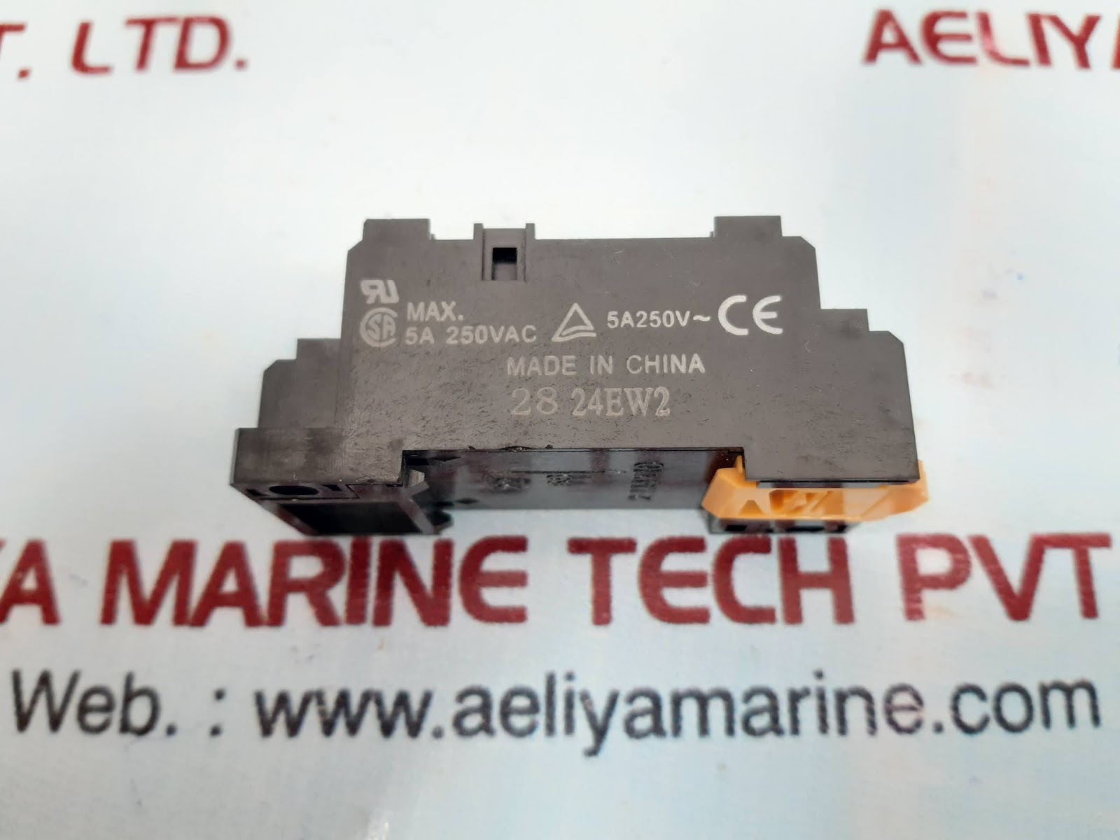 OMRON PYF14A-E SOCKETS RELAY - Aeliya Marine