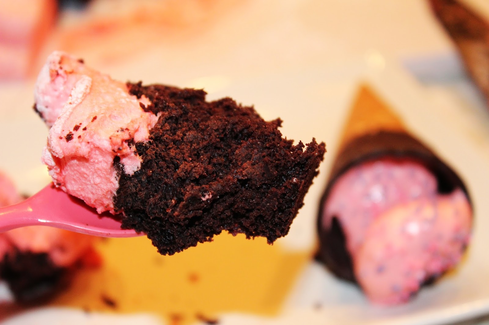 PASTEL "CACA ARALE" {CON COBERTURA DE NUBES DE AZÚCAR}