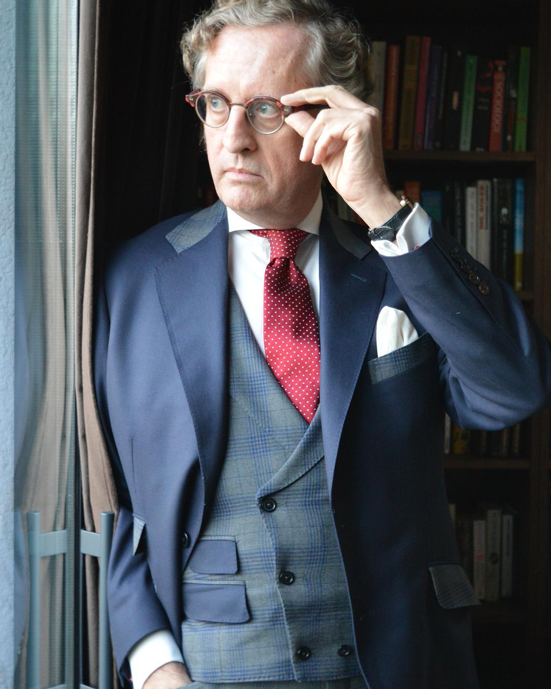 Clase, elegancia y distinción: LA CORBATA ROJA