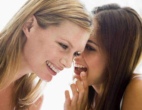 El chisme trae beneficios para la salud ~ El Médico Contesta