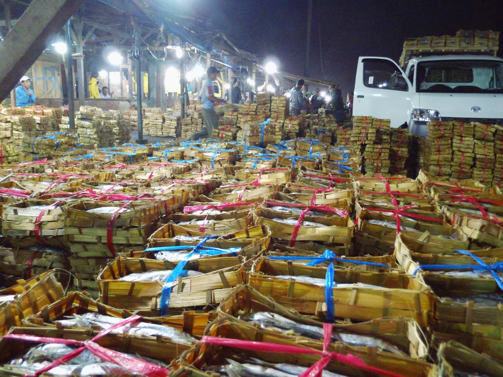 PAGUYUBAN PEDAGANG PASAR INDUK GADANG: SUASANA PUSAT DISTRIBUSI DAN ...