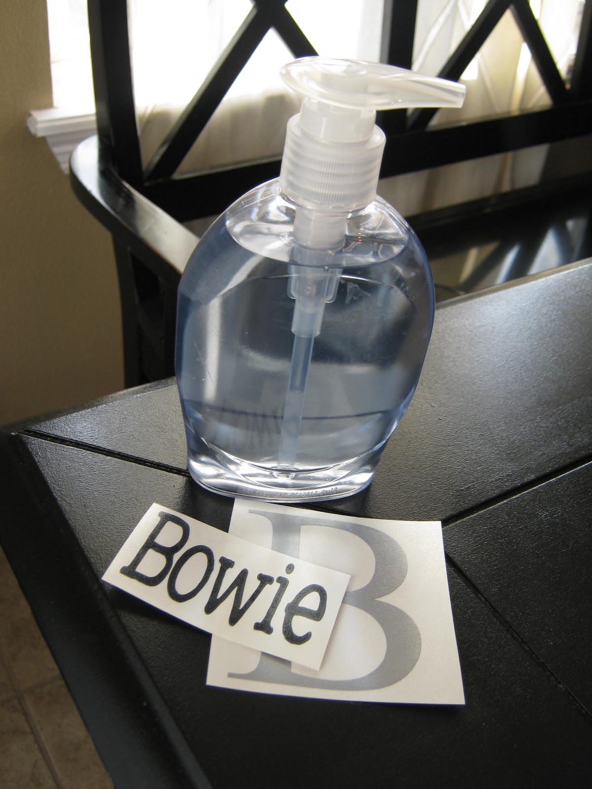 tutorial {personalized soap dispenser}