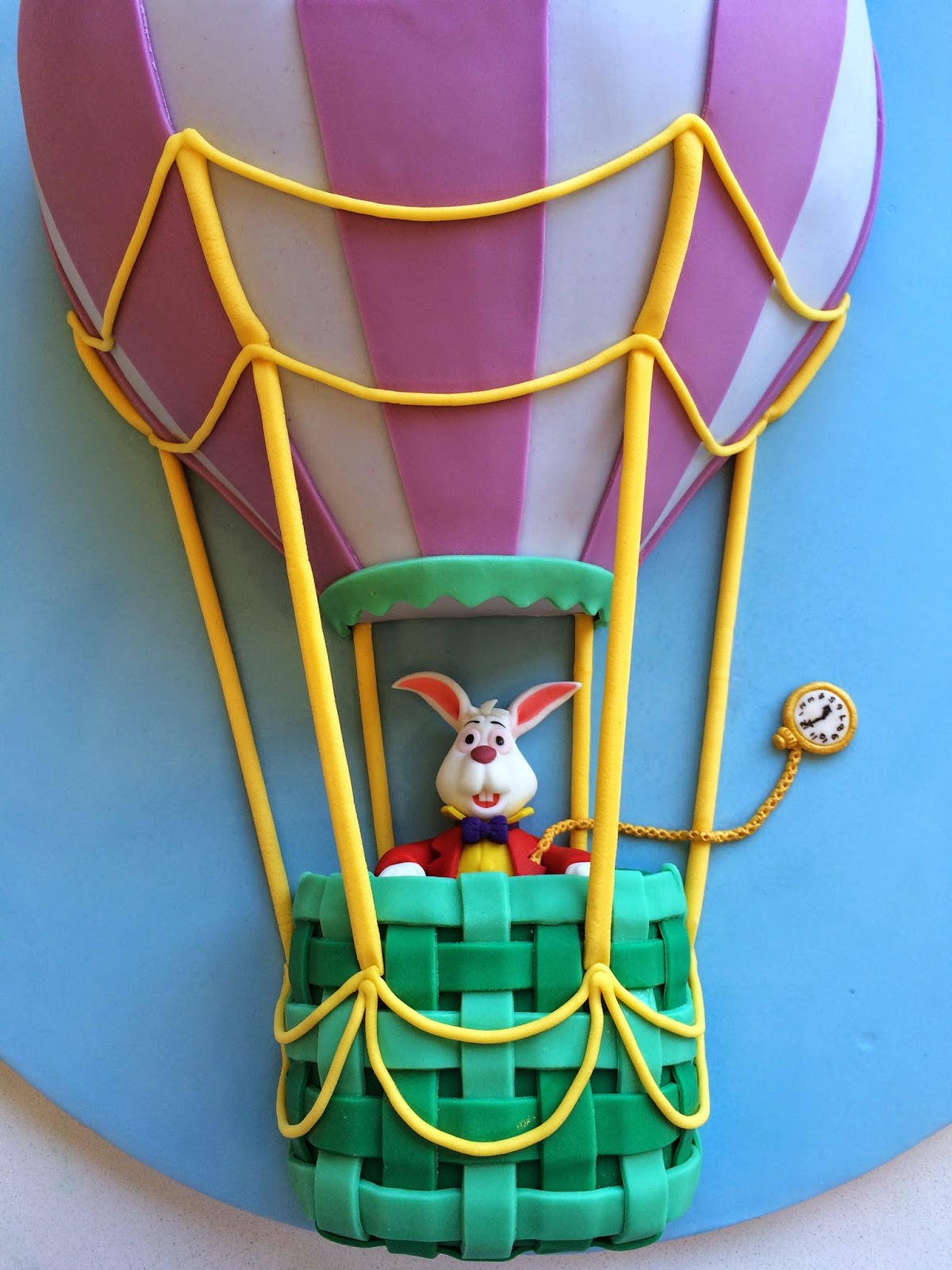 Elaine's Sweet Life: Wonderland Themed Hot Air Balloon Cake {Photo ...