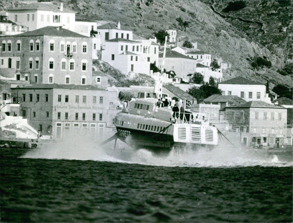 1962: Το πρώτο υδροπτέρυγο πλοίο με το όνομα «EXPRESS» διασχίζει τον ...