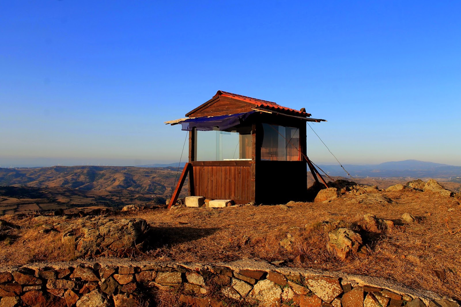Osilo, monte Tuffudesu Osilo, Mount Tuffudesu - IL MONDO CAPOVOLTO