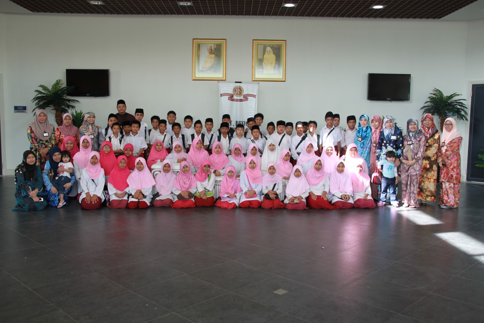 Sekolah Rendah Batu Marang Brunei II (B): School Visit to JIS Art ...