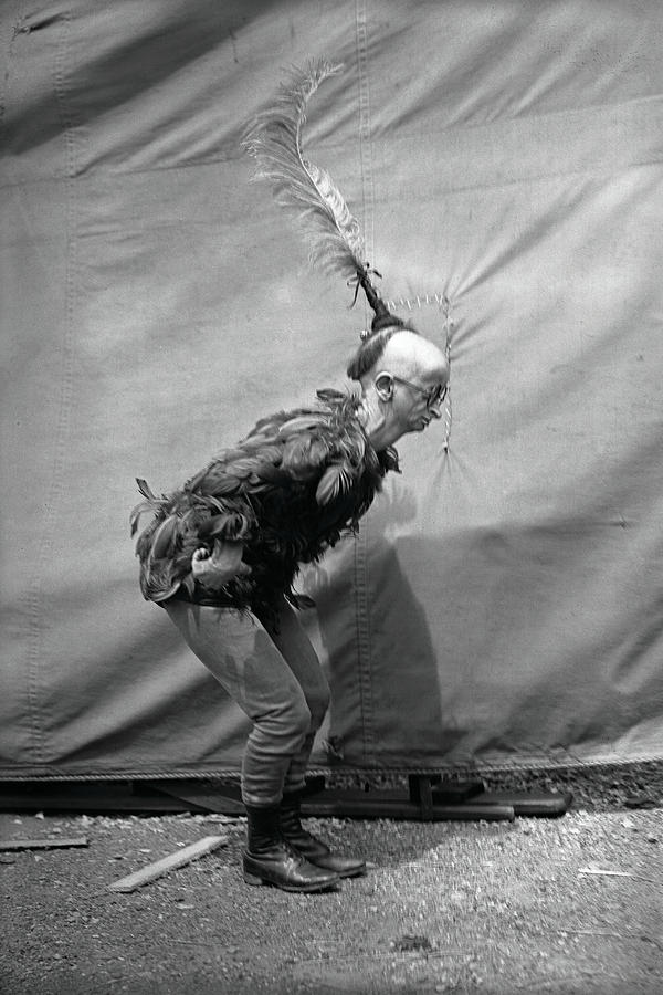 Minnie Woolsey - Koo Koo La Mujer Ave