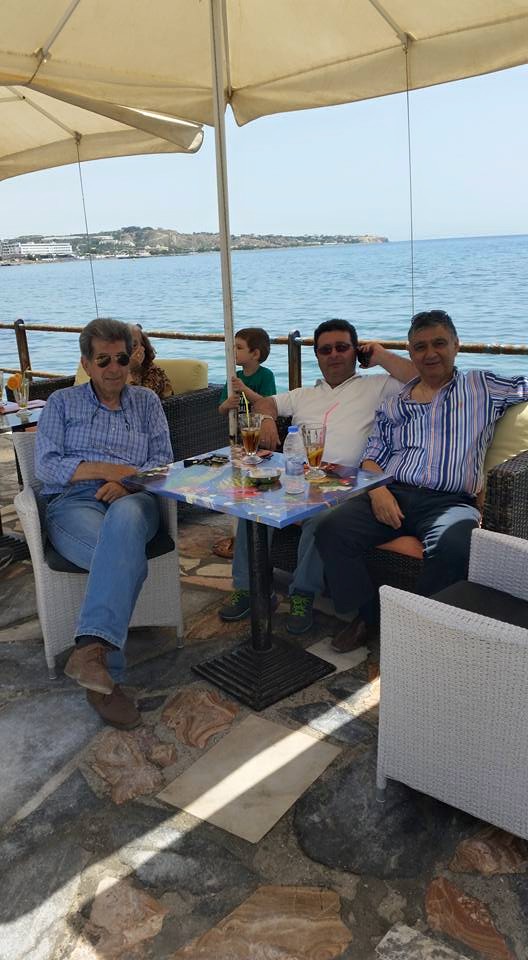 COM LIVE WEB TV: ΒΓΗΚΑΝ ΤΑ ΜΑΧΑΙΡΙΑ ΣΤΗ ΝΔ ΣΤΗΝ ΙΕΡΑΠΕΤΡΑ-- ΣΤΗ Τ.Ο ΝΔ ...