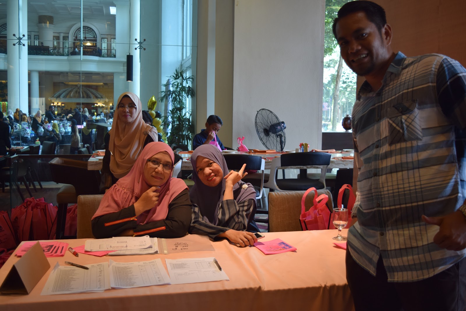 SMK BUKIT SENTOSA: Majlis Hi-Tea SMKBS