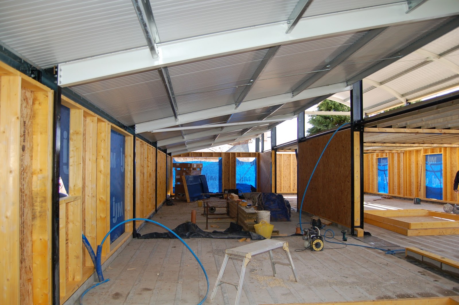Woodhayes: Installing the Roof and Liner, insulation and the exterior ...