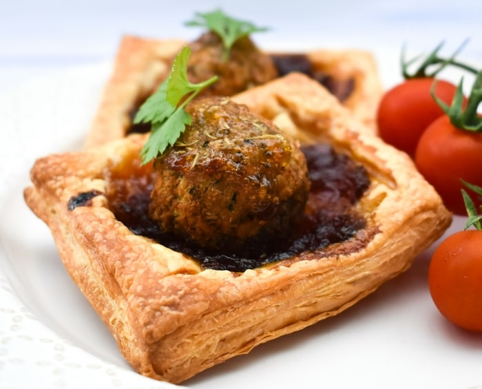 Mini Falafel Onion Pies - theveganlunchbox.co.uk